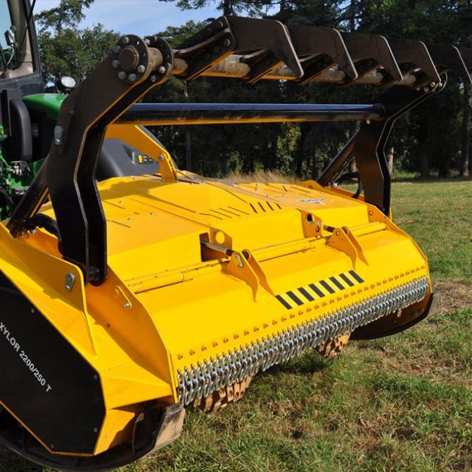 Rabaud Broyeur Forestier Sur Tracteur à Marteaux Fixes