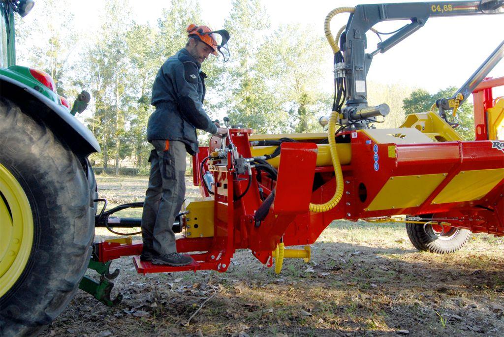 Log splitter for tractor loader store